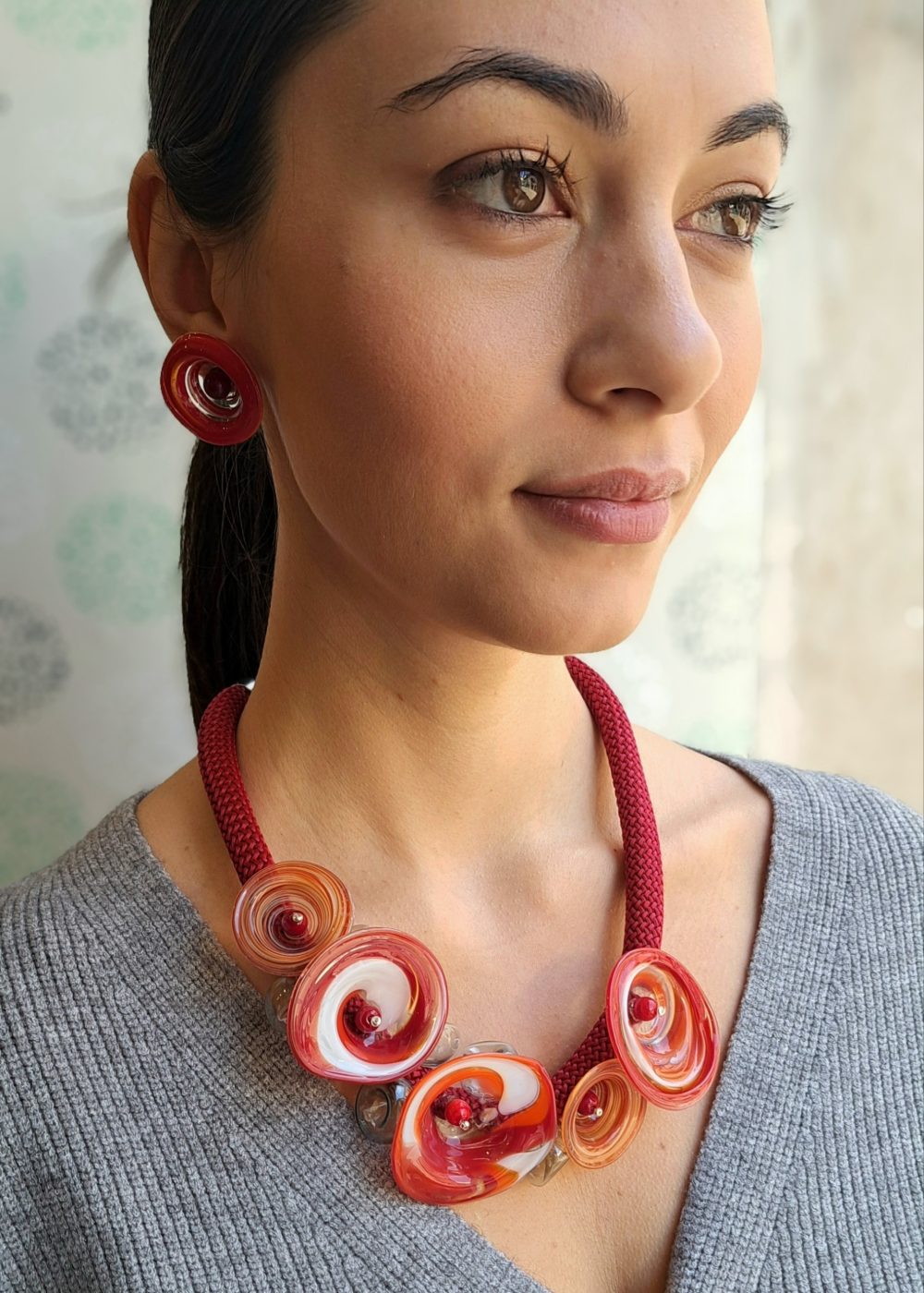 Collana con grandi fiori in vetro soffiato - Bolle Di Vetro